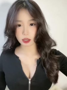 Trà Giang Live – Nữ streamer 18+ khiến mạng xã hội bùng nổ!
